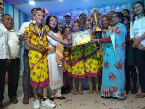 Nepali Portalलोक नृत्य प्रतियोगिताको उपाधि रेडस्टारलाई - Nepali Portal